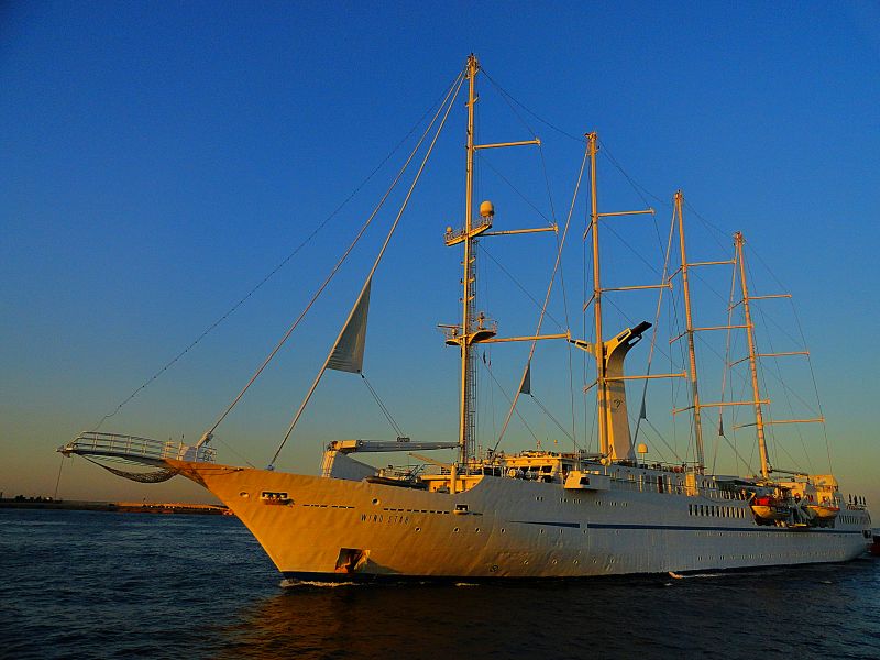 Το Wind Star εκτάκτως στη Σύρο - Αρχιπέλαγος, Η 1η ναυτιλιακή πύλη ...