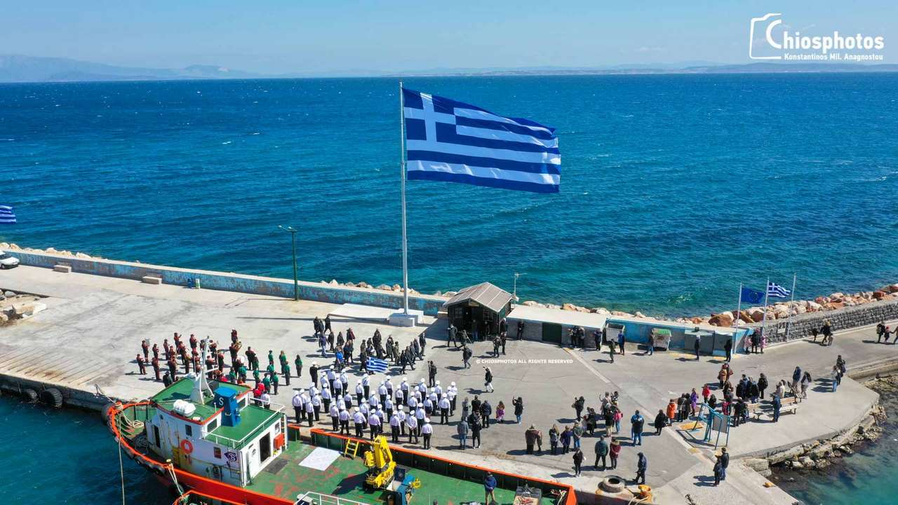 Χίος: Υψώθηκε η μεγάλη Ελληνική Σημαία για την επέτειο της 25ης Μαρτίου ...