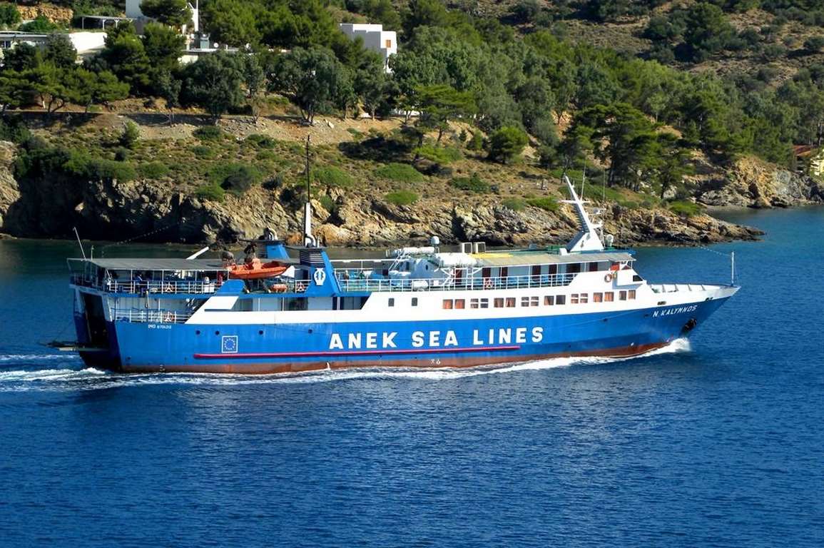 «Νήσος Κάλυμνος»: Δύο ρήγματα στο πλοίο που προσέκρουσε σε βράχια ...