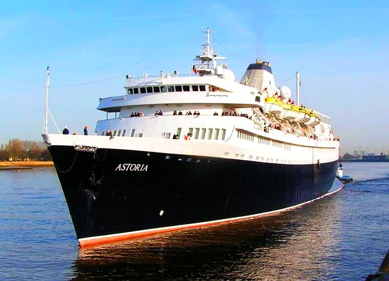Τελευταίο ταξίδι για το ιστορικό Astoria - Αρχιπέλαγος, Η 1η ναυτιλιακή ...