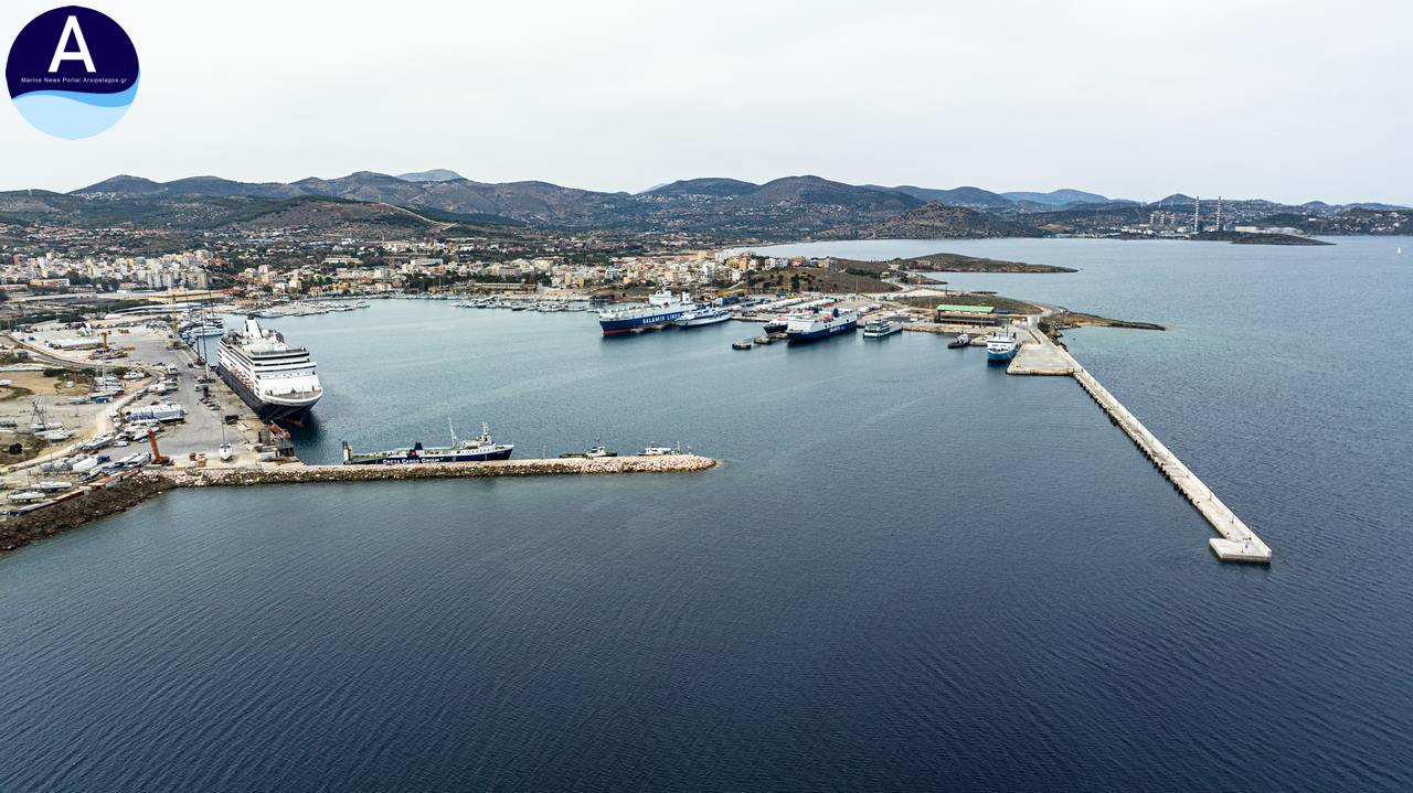 Έκτακτη προσέγγιση πλοίων στο λιμάνι του Λαυρίου - Αρχιπέλαγος, Η 1η ...