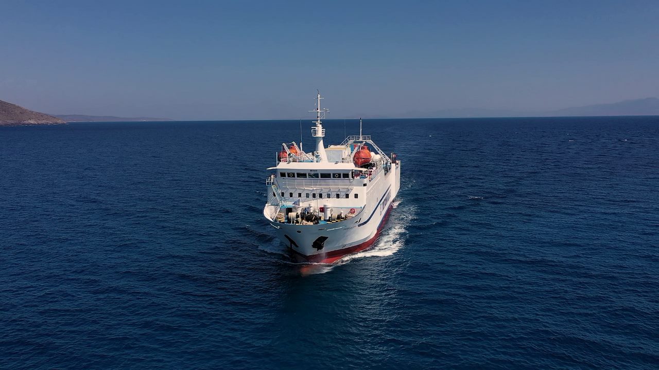 Ε/Γ-Ο/Γ Πορφυρούσα - κατάπλους στο Διακόφτι μέσα από τη γέφυρα (VIDEO ...